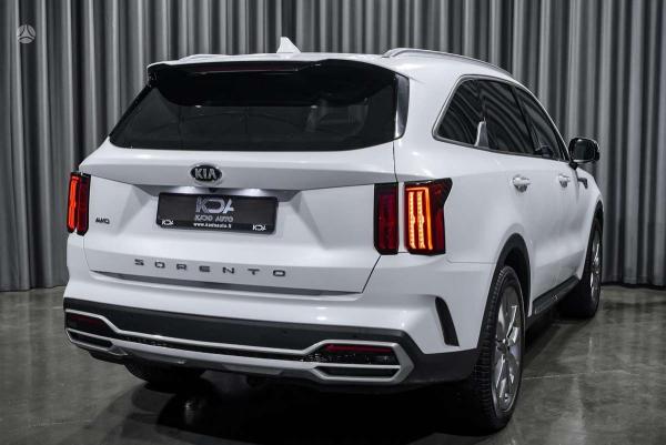 White Kia Sorento 2021 in Marijampole, with an engine capacity of 2.15 L and mileage of 241 thousand km for 24450 €, photo 11 on AUTOMOTO.COM.LV