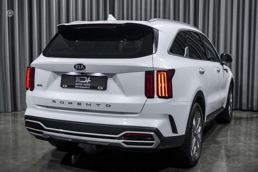 White Kia Sorento 2021 in Marijampole, with an engine capacity of 2.15 L and mileage of 241 thousand km for 24450 €, photo 11 on AUTOMOTO.COM.LV