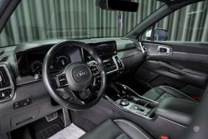 White Kia Sorento 2021 in Marijampole, with an engine capacity of 2.15 L and mileage of 241 thousand km for 24450 €, photo 23 on AUTOMOTO.COM.LV