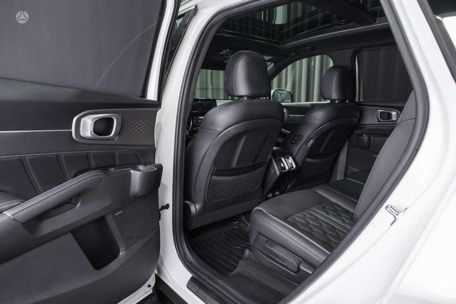 White Kia Sorento 2021 in Marijampole, with an engine capacity of 2.15 L and mileage of 241 thousand km for 24450 €, photo 32 on AUTOMOTO.COM.LV