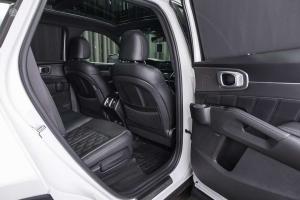 White Kia Sorento 2021 in Marijampole, with an engine capacity of 2.15 L and mileage of 241 thousand km for 24450 €, photo 34 on AUTOMOTO.COM.LV