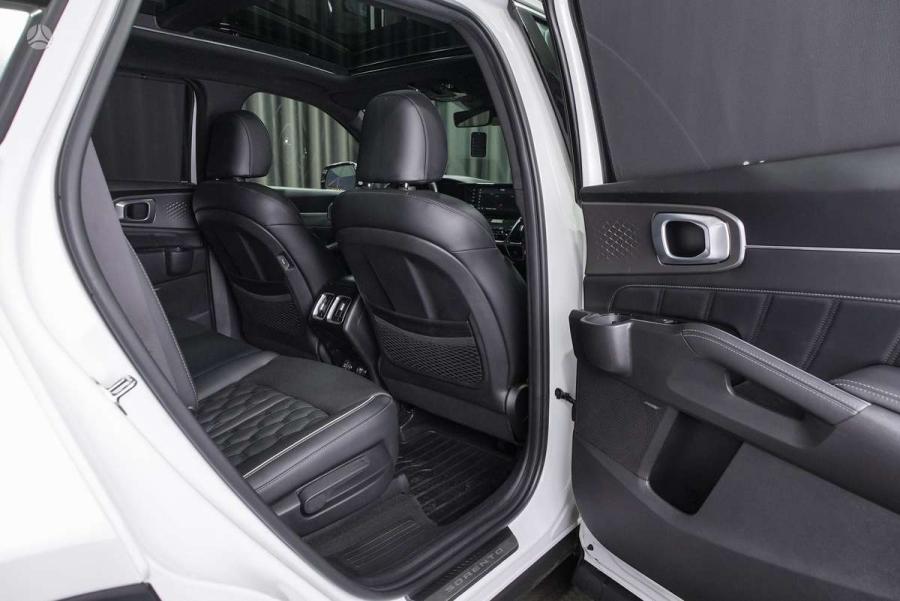 White Kia Sorento 2021 in Marijampole, with an engine capacity of 2.15 L and mileage of 241 thousand km for 24450 €, photo 34 on AUTOMOTO.COM.LV