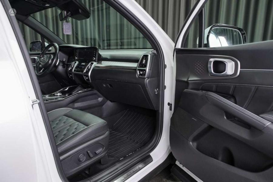 White Kia Sorento 2021 in Marijampole, with an engine capacity of 2.15 L and mileage of 241 thousand km for 24450 €, photo 37 on AUTOMOTO.COM.LV