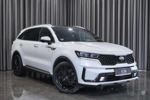 White Kia Sorento 2021 in Marijampole, with an engine capacity of 2.15 L and mileage of 76 thousand km for 31850 €, photo  on AUTOMOTO.COM.LV