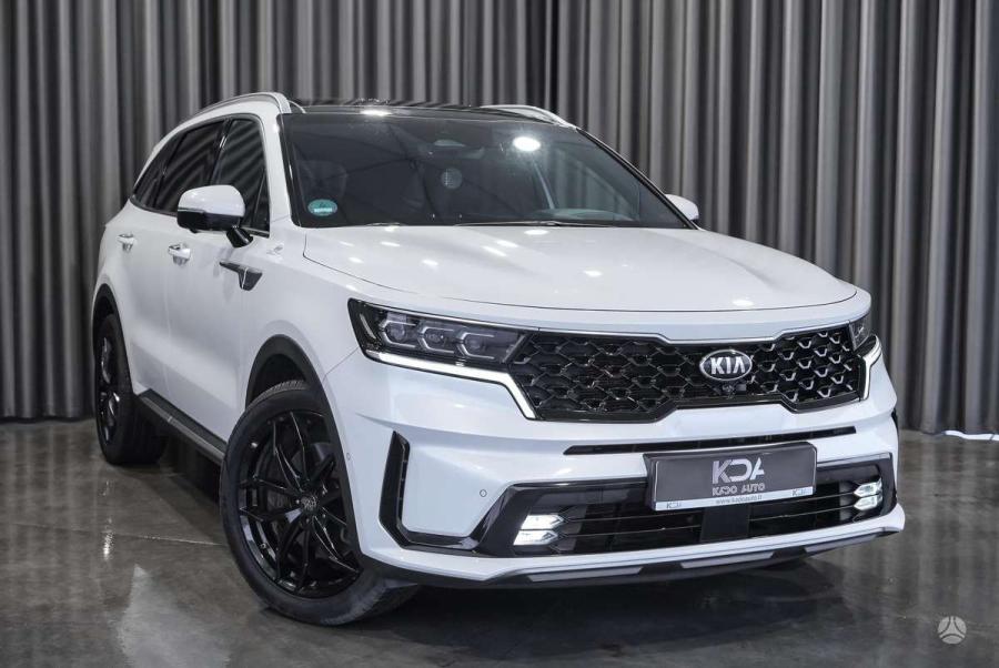 White Kia Sorento 2021 in Marijampole, with an engine capacity of 2.15 L and mileage of 76 thousand km for 31850 €, photo 3 on AUTOMOTO.COM.LV