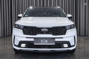 White Kia Sorento 2021 in Marijampole, with an engine capacity of 2.15 L and mileage of 76 thousand km for 31850 €, photo 4 on AUTOMOTO.COM.LV