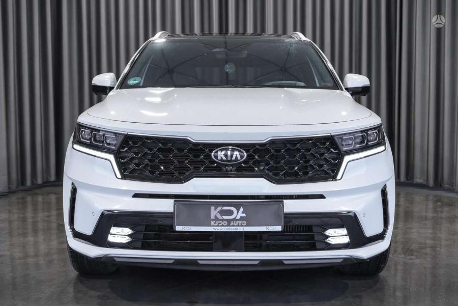 White Kia Sorento 2021 in Marijampole, with an engine capacity of 2.15 L and mileage of 76 thousand km for 31850 €, photo 4 on AUTOMOTO.COM.LV