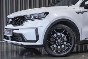 White Kia Sorento 2021 in Marijampole, with an engine capacity of 2.15 L and mileage of 76 thousand km for 31850 €, photo 7 on AUTOMOTO.COM.LV