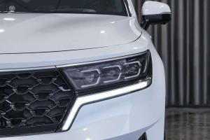 White Kia Sorento 2021 in Marijampole, with an engine capacity of 2.15 L and mileage of 76 thousand km for 31850 €, photo 8 on AUTOMOTO.COM.LV