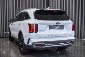 White Kia Sorento 2021 in Marijampole, with an engine capacity of 2.15 L and mileage of 76 thousand km for 31850 €, photo 11 on AUTOMOTO.COM.LV