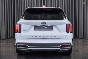 White Kia Sorento 2021 in Marijampole, with an engine capacity of 2.15 L and mileage of 76 thousand km for 31850 €, photo 12 on AUTOMOTO.COM.LV