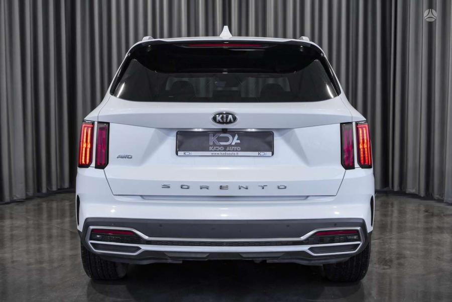White Kia Sorento 2021 in Marijampole, with an engine capacity of 2.15 L and mileage of 76 thousand km for 31850 €, photo 12 on AUTOMOTO.COM.LV