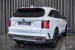 White Kia Sorento 2021 in Marijampole, with an engine capacity of 2.15 L and mileage of 76 thousand km for 31850 €, photo 13 on AUTOMOTO.COM.LV
