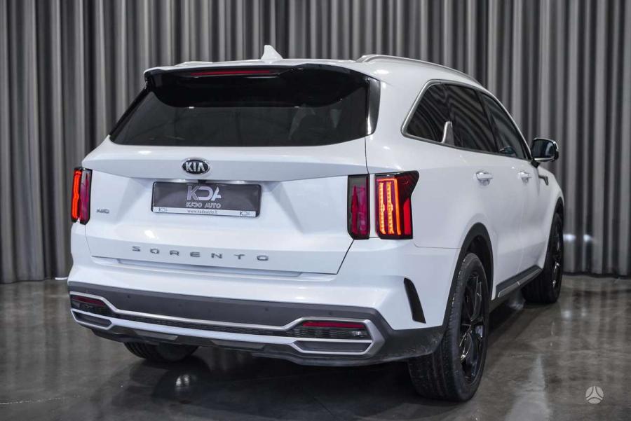 White Kia Sorento 2021 in Marijampole, with an engine capacity of 2.15 L and mileage of 76 thousand km for 31850 €, photo 13 on AUTOMOTO.COM.LV