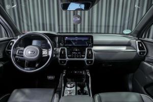 White Kia Sorento 2021 in Marijampole, with an engine capacity of 2.15 L and mileage of 76 thousand km for 31850 €, photo 19 on AUTOMOTO.COM.LV