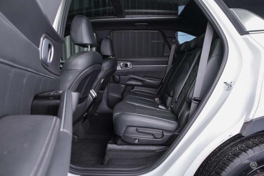 White Kia Sorento 2021 in Marijampole, with an engine capacity of 2.15 L and mileage of 76 thousand km for 31850 €, photo 34 on AUTOMOTO.COM.LV