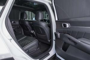 White Kia Sorento 2021 in Marijampole, with an engine capacity of 2.15 L and mileage of 76 thousand km for 31850 €, photo 36 on AUTOMOTO.COM.LV