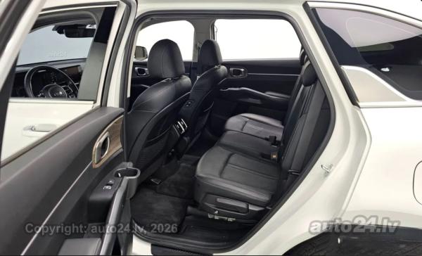 Kia Sorento 2021 Tallina vietnÄ Balts Kia Sorento 2021 Tallina, ar dzinÄja tilpumu 2.20 L un nobraukumu 117 tÅ«kst. km par 29880 ā¬, foto 10 vietnÄ AUTOMOTO.COM.LV