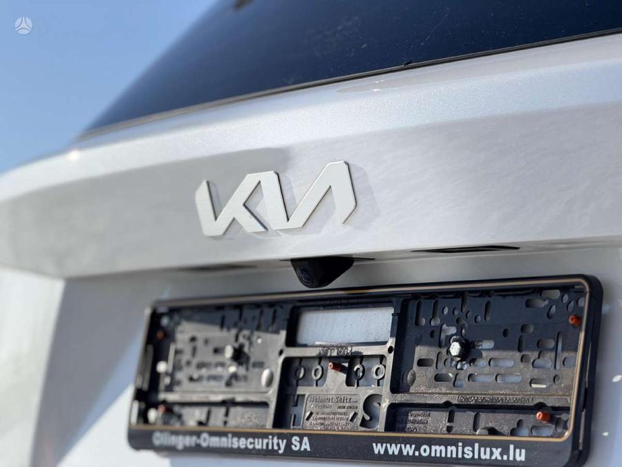 White Kia Sorento 2022 in Kaunas, with an engine capacity of 2.15 L and mileage of 175 thousand km for 27500 €, photo 9 on AUTOMOTO.COM.LV