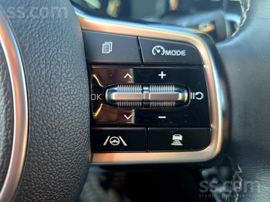 White Kia Sorento 2022 in Jurmala, with an engine capacity of 1.60 L and mileage of 110 thousand km for 30990 €, photo 18 on AUTOMOTO.COM.LV