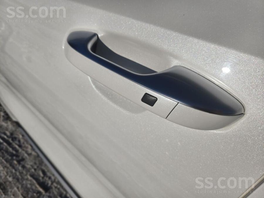 White Kia Sorento 2022 in Jurmala, with an engine capacity of 1.60 L and mileage of 110 thousand km for 30990 €, photo 25 on AUTOMOTO.COM.LV