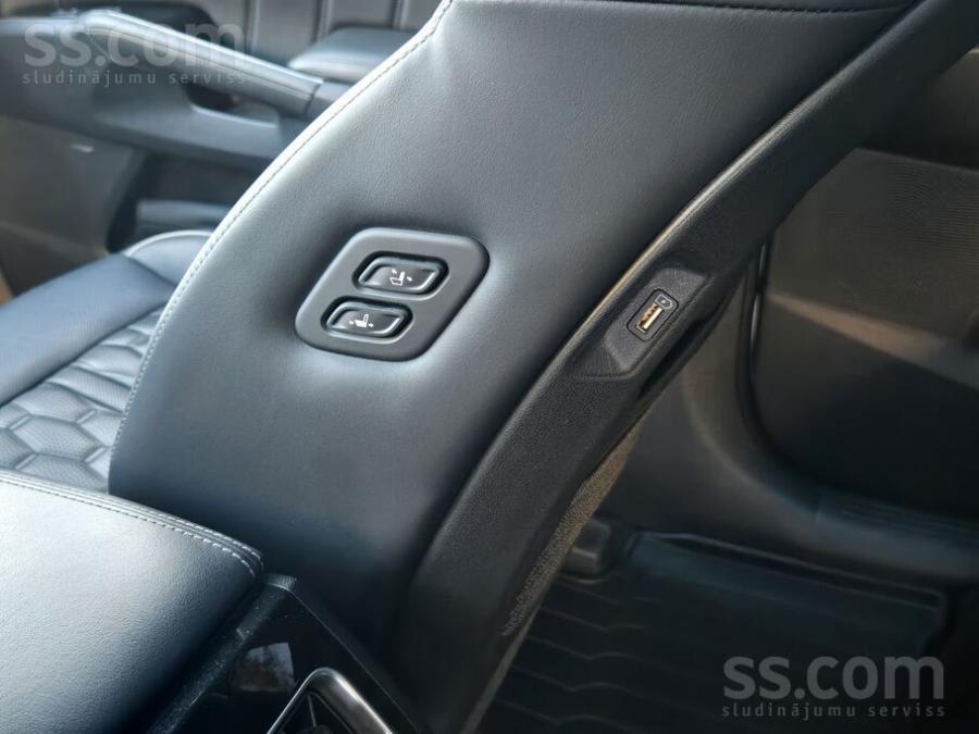 White Kia Sorento 2022 in Jurmala, with an engine capacity of 1.60 L and mileage of 110 thousand km for 30990 €, photo 28 on AUTOMOTO.COM.LV