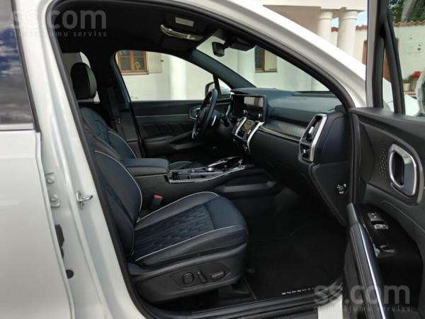White Kia Sorento 2022 in Tallinn, with an engine capacity of 2.20 L and mileage of 78 thousand km for 37999 €, photo 9 on AUTOMOTO.COM.LV