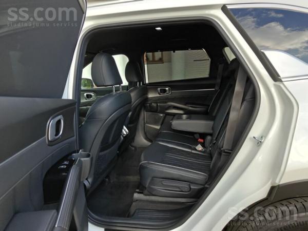 White Kia Sorento 2022 in Tallinn, with an engine capacity of 2.20 L and mileage of 78 thousand km for 37999 €, photo 10 on AUTOMOTO.COM.LV