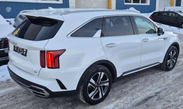 Balts Kia Sorento 2023 Šauļi, ar dzinēja tilpumu 2.15 L un nobraukumu 30 tūkst. km par 28400 €, foto 3 vietnē AUTOMOTO.COM.LV