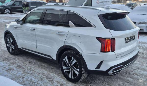 Balts Kia Sorento 2023 Šauļi, ar dzinēja tilpumu 2.15 L un nobraukumu 30 tūkst. km par 28400 €, foto 5 vietnē AUTOMOTO.COM.LV