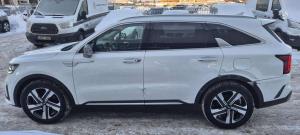 White Kia Sorento 2023 in Siauliai, with an engine capacity of 2.15 L and mileage of 30 thousand km for 28400 €, photo 6 on AUTOMOTO.COM.LV