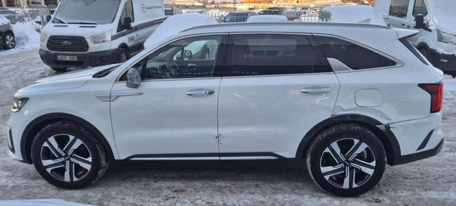 White Kia Sorento 2023 in Siauliai, with an engine capacity of 2.15 L and mileage of 30 thousand km for 28400 €, photo 6 on AUTOMOTO.COM.LV