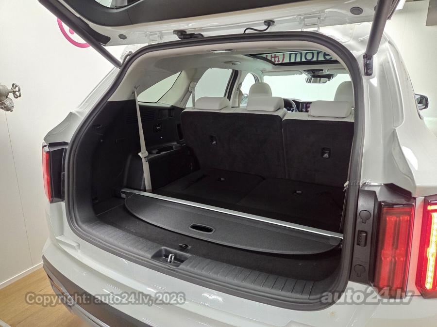 Balts Kia Sorento 2023 Tallina, ar dzinēja tilpumu 2.20 L un nobraukumu 52 tūkst. km par 46900 €, foto 26 vietnē AUTOMOTO.COM.LV
