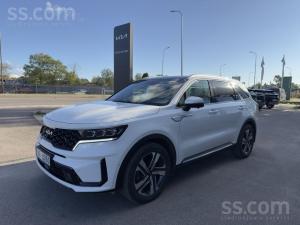 Balts Kia Sorento 2023 Jelgava, ar dzinēja tilpumu 1.60 L un nobraukumu 33 tūkst. km par 47900 €, foto  vietnē AUTOMOTO.COM.LV