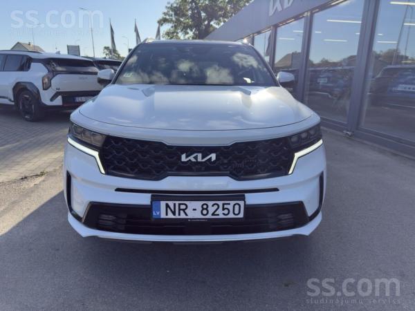 Balts Kia Sorento 2023 Jelgava, ar dzinēja tilpumu 1.60 L un nobraukumu 33 tūkst. km par 47900 €, foto 2 vietnē AUTOMOTO.COM.LV