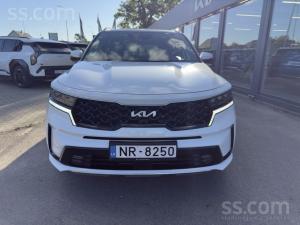Balts Kia Sorento 2023 Jelgava, ar dzinēja tilpumu 1.60 L un nobraukumu 33 tūkst. km par 47900 €, foto 3 vietnē AUTOMOTO.COM.LV