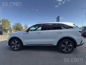 Balts Kia Sorento 2023 Jelgava, ar dzinēja tilpumu 1.60 L un nobraukumu 33 tūkst. km par 47900 €, foto 4 vietnē AUTOMOTO.COM.LV