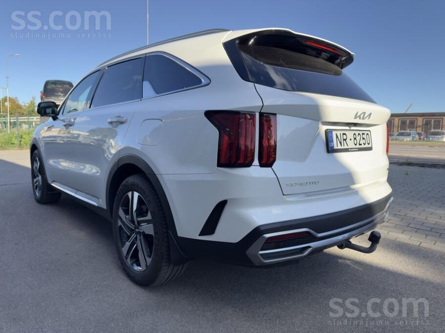 Balts Kia Sorento 2023 Jelgava, ar dzinēja tilpumu 1.60 L un nobraukumu 33 tūkst. km par 47900 €, foto 5 vietnē AUTOMOTO.COM.LV