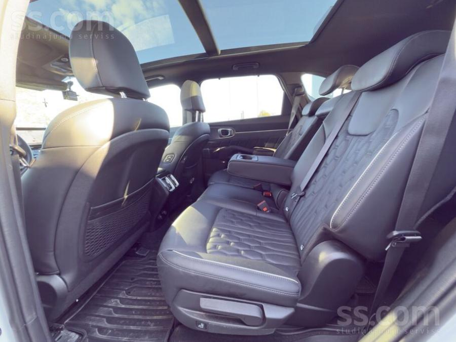 Balts Kia Sorento 2023 Jelgava, ar dzinēja tilpumu 1.60 L un nobraukumu 33 tūkst. km par 47900 €, foto 17 vietnē AUTOMOTO.COM.LV