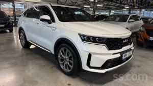 White Kia Sorento 2023 in Riga, with an engine capacity of 2.20 L and mileage of 46 thousand km for 37900 €, photo 7 on AUTOMOTO.COM.LV