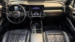 White Kia Sorento 2023 in Riga, with an engine capacity of 2.20 L and mileage of 46 thousand km for 37900 €, photo 18 on AUTOMOTO.COM.LV