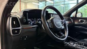 White Kia Sorento 2023 in Riga, with an engine capacity of 2.20 L and mileage of 46 thousand km for 37900 €, photo 19 on AUTOMOTO.COM.LV