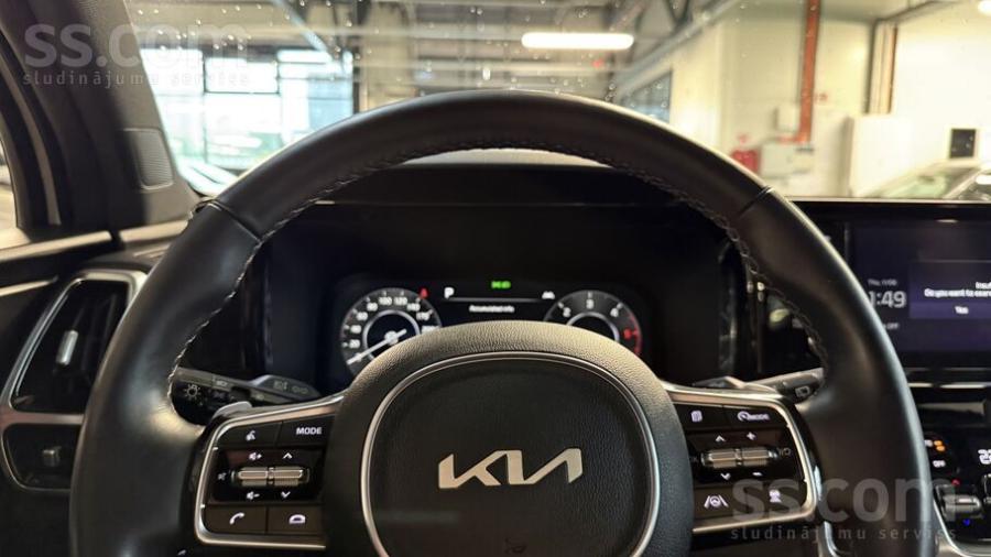 White Kia Sorento 2023 in Riga, with an engine capacity of 2.20 L and mileage of 46 thousand km for 37900 €, photo 20 on AUTOMOTO.COM.LV