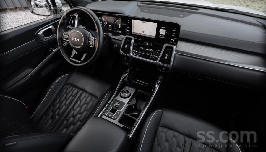 Balts Kia Sorento 2023 Jelgava, ar dzinēja tilpumu 1.60 L un nobraukumu 63 tūkst. km par 39900 €, foto 12 vietnē AUTOMOTO.COM.LV