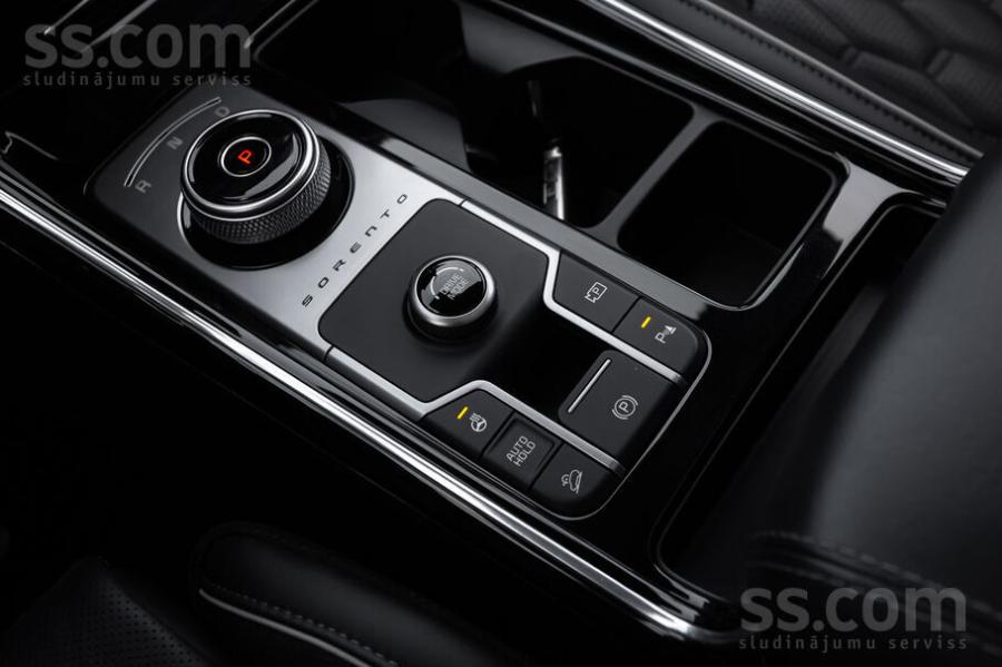 Balts Kia Sorento 2023 Jelgava, ar dzinēja tilpumu 1.60 L un nobraukumu 63 tūkst. km par 39900 €, foto 15 vietnē AUTOMOTO.COM.LV