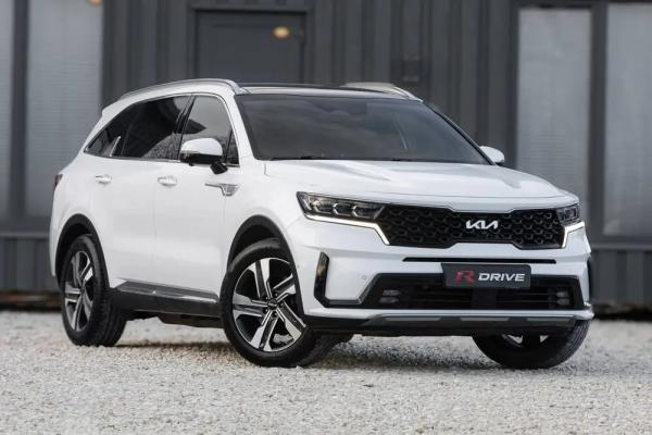 Balts Kia Sorento 2023 Jelgava, ar dzinēja tilpumu 1.60 L un nobraukumu 63 tūkst. km par 39900 €, foto 1 vietnē AUTOMOTO.COM.LV