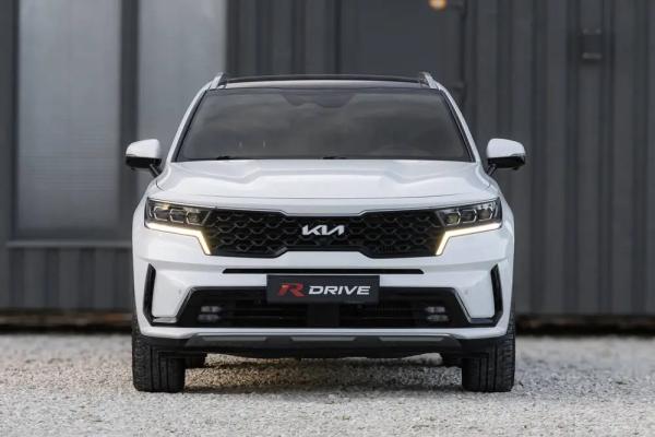 Balts Kia Sorento 2023 Jelgava, ar dzinēja tilpumu 1.60 L un nobraukumu 63 tūkst. km par 39900 €, foto 2 vietnē AUTOMOTO.COM.LV