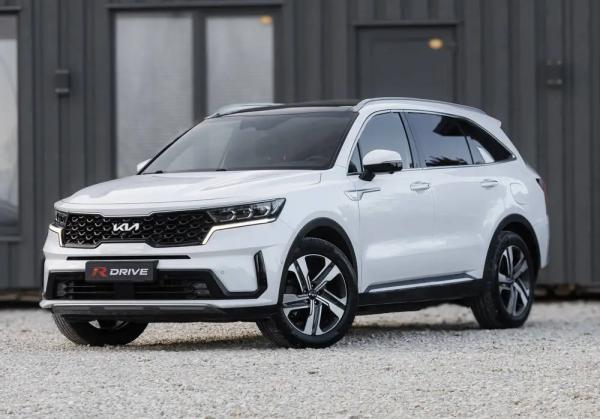 Balts Kia Sorento 2023 Jelgava, ar dzinēja tilpumu 1.60 L un nobraukumu 63 tūkst. km par 39900 €, foto 3 vietnē AUTOMOTO.COM.LV