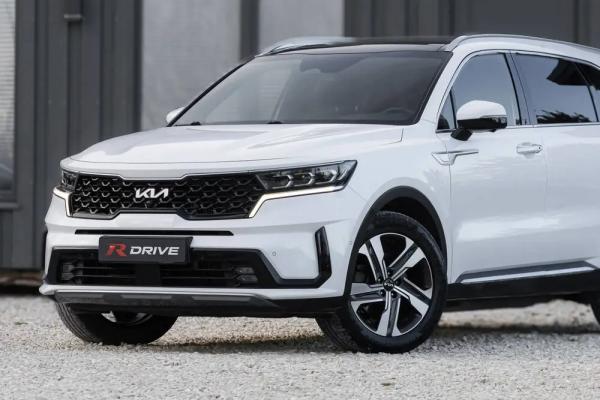 Balts Kia Sorento 2023 Jelgava, ar dzinēja tilpumu 1.60 L un nobraukumu 63 tūkst. km par 39900 €, foto 4 vietnē AUTOMOTO.COM.LV