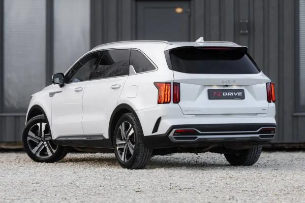 Balts Kia Sorento 2023 Jelgava, ar dzinēja tilpumu 1.60 L un nobraukumu 63 tūkst. km par 39900 €, foto 5 vietnē AUTOMOTO.COM.LV